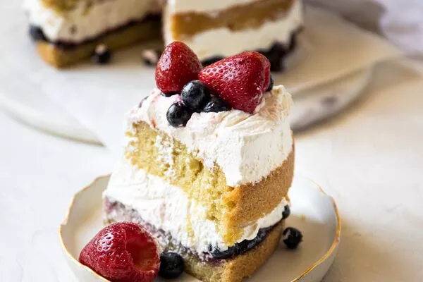 Layered Berry Cake | C&H® Sugar