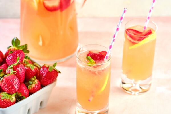 Strawberry Lemonade – Big Batch | C&H® Sugar